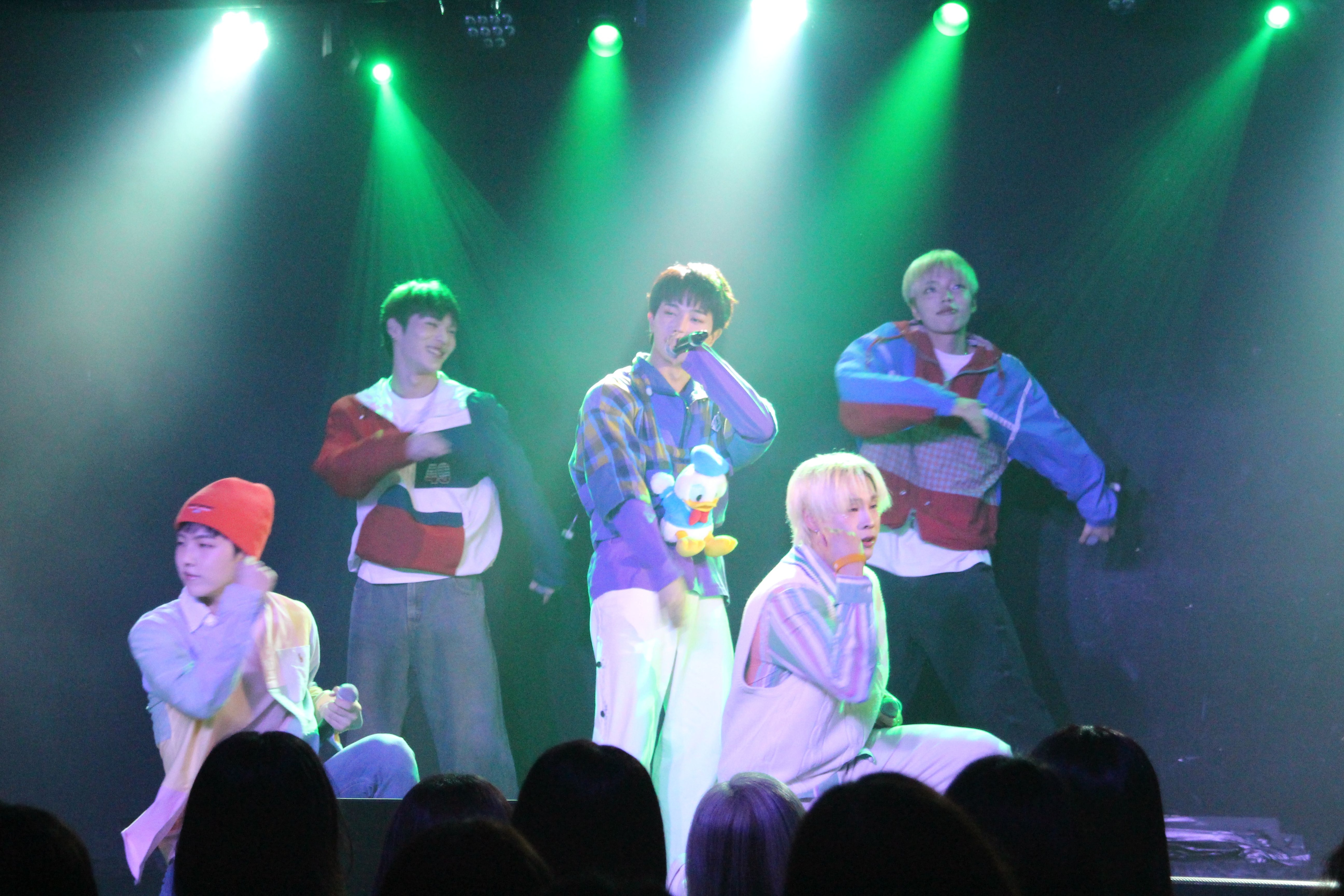 K-POP5人組ボーイズグループCMDMが新大久保への“愛”を熱く語る！12月の来日再公演ではサンタ衣装を披露〈インタビュー〉 ｜ 韓国TV ...